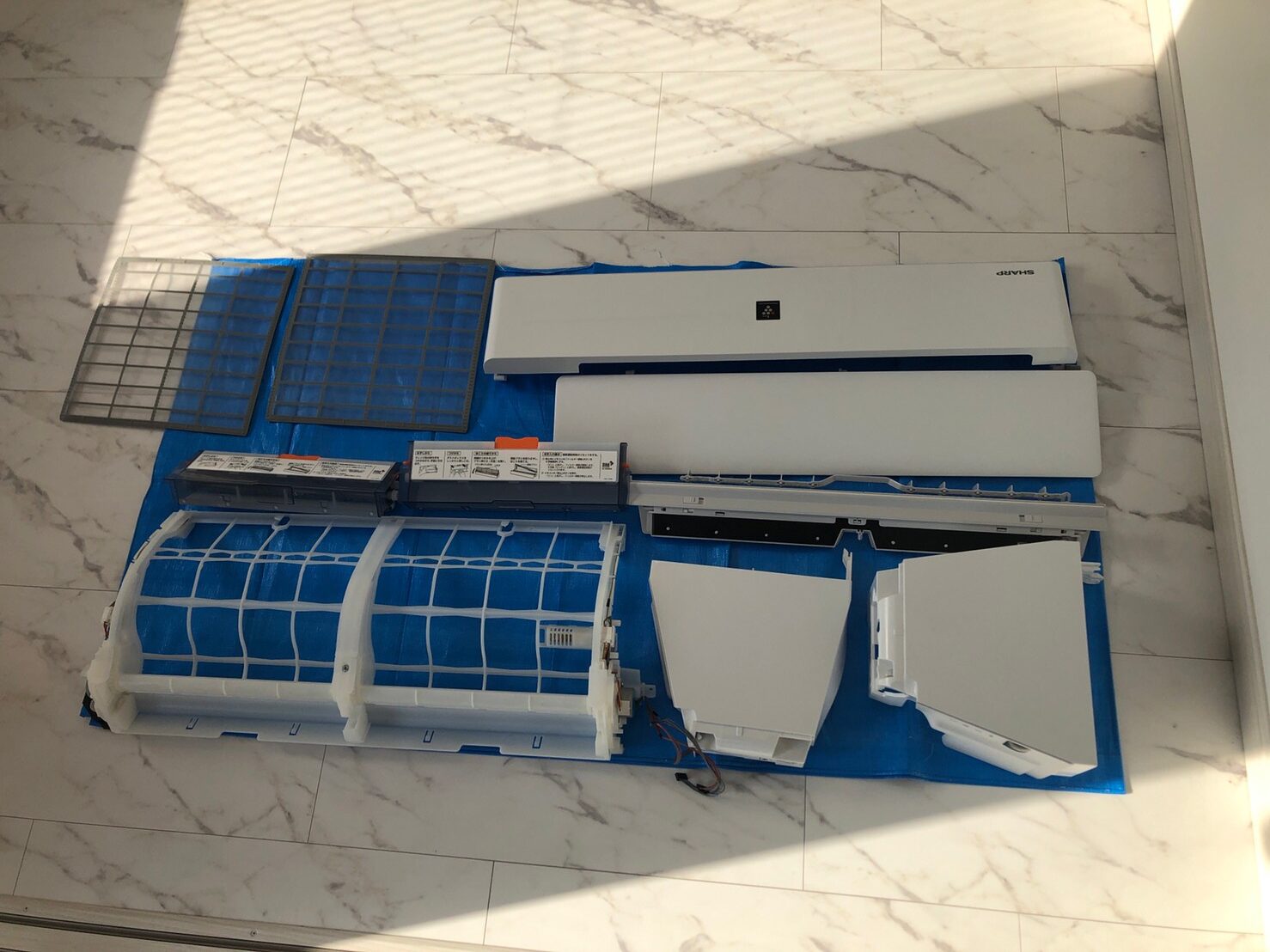 お掃除機能付きエアコン分解方法（2022年式シャープ製AC-28NFH） | ZAWA.clean